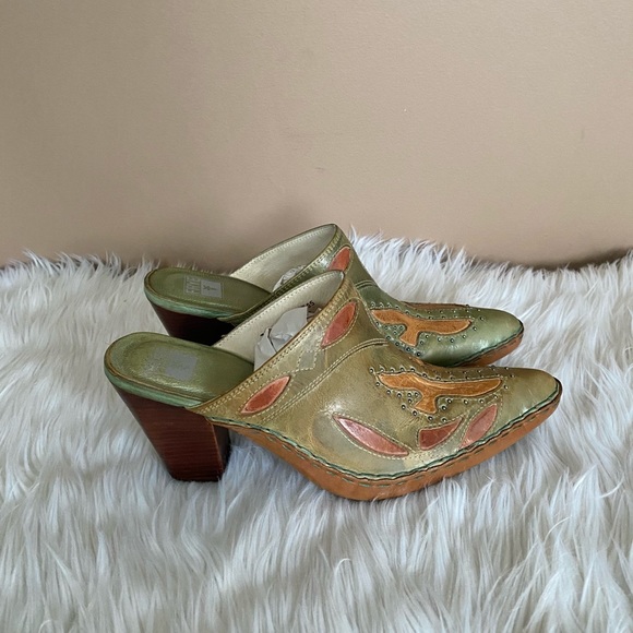 Frye | Shoes | Frye Leather Phoenix Mule Western Style In Green Womens ...